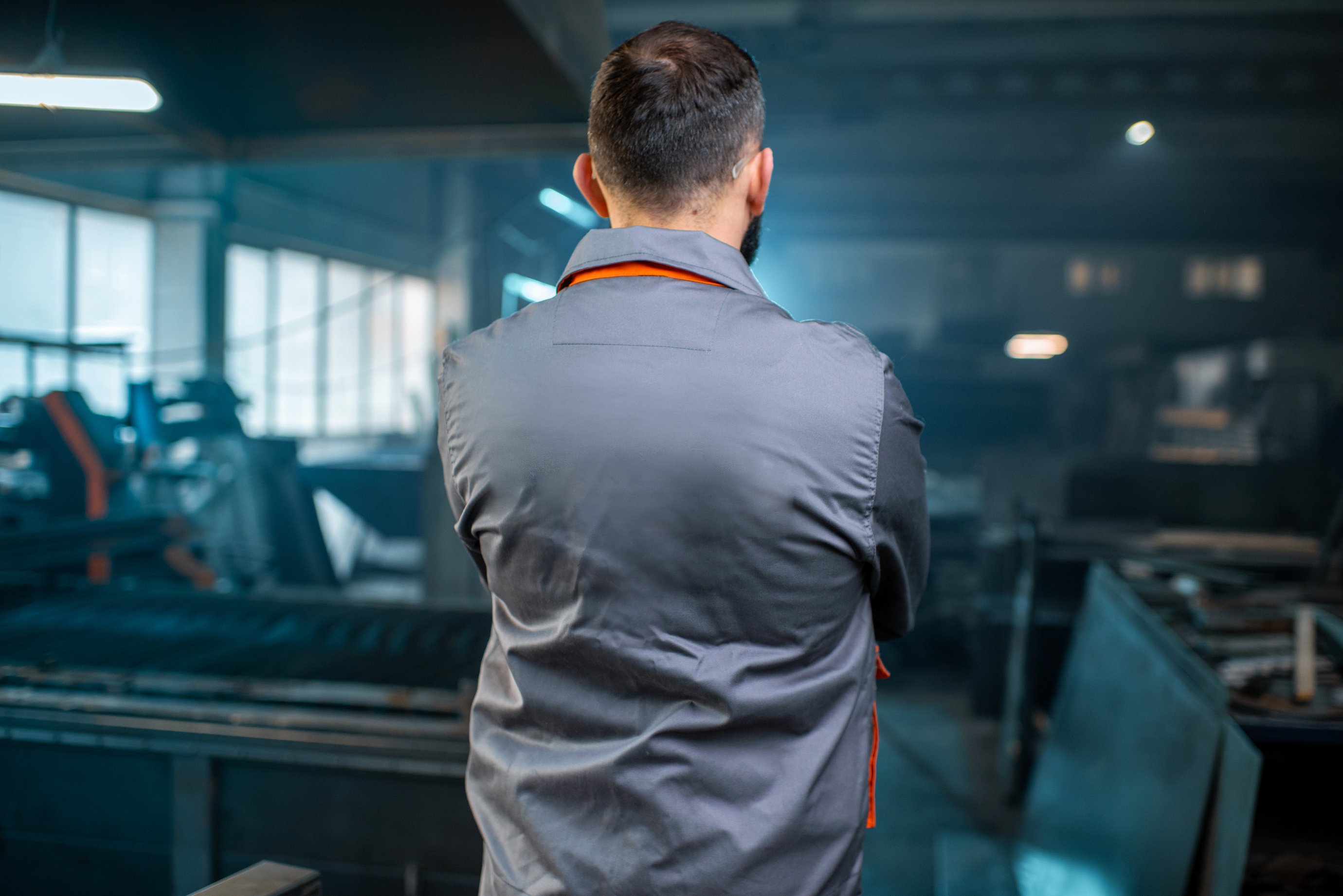 Responsibilities of a Controller vs. Bookkeeper in Manufacturing